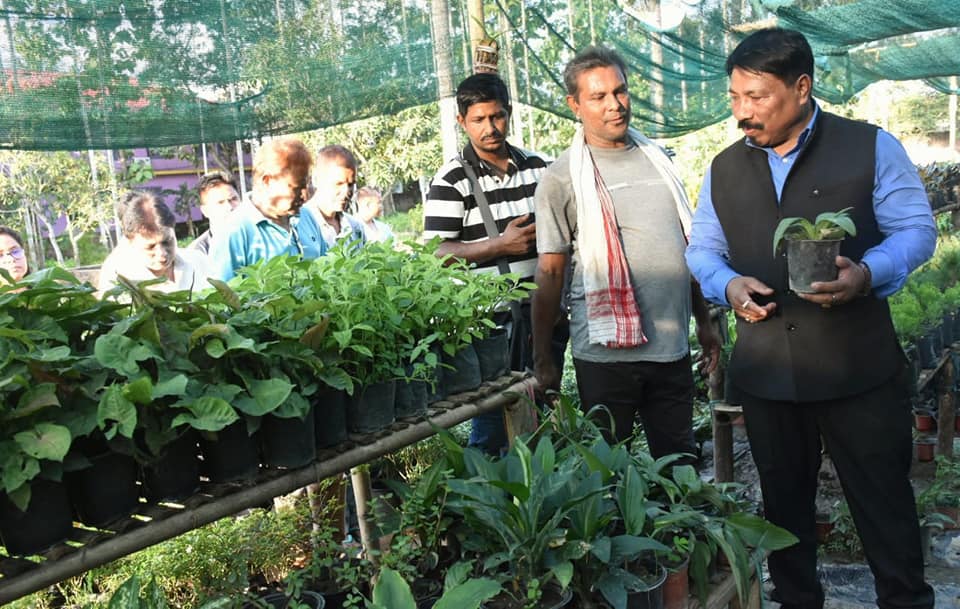 যোৰহাটৰ মুকুন্দ ৰাজখোৱাৰ 'ৰাজপ্ৰিয়ম নাৰ্ছাৰী' পৰিদৰ্শন অতুল বৰাৰ